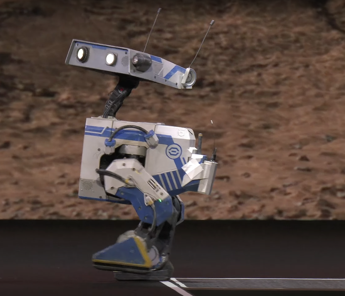 NVIDIA、ひょこひょこ歩く2脚ロボ「Blue」お披露目 Disney・Google DeepMindと共同開発 (l_dy_der4 ...