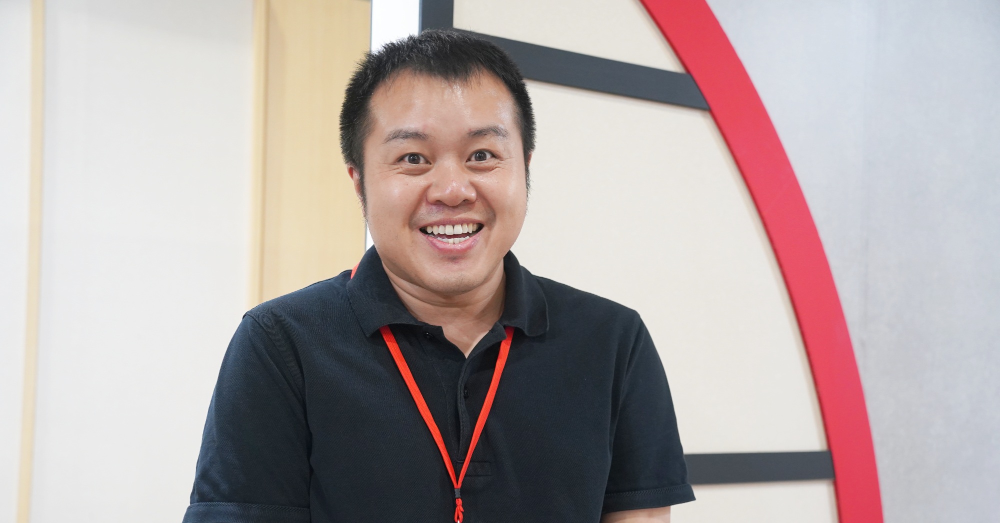 日本が“AI競争”で海外に勝つには？──Sakana AIデビッド・ハーCEOの見方 「ソブリンAI」「和製LLM」はどう捉える - ITmedia AI＋