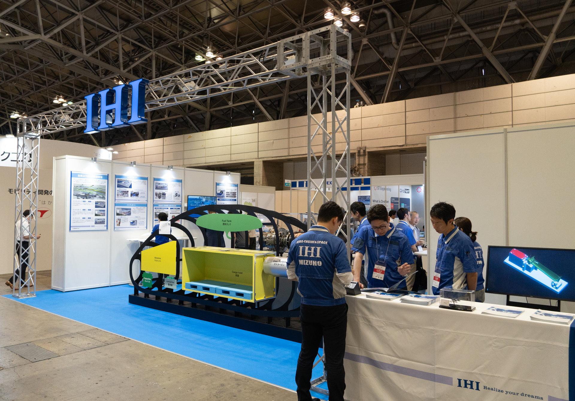 IHIが「重さ1トンを1000km運ぶ」無人空輸へ 支えるのはガスタービンと離着陸場：Japan Drone 2025（1/2 ページ） - BUILT