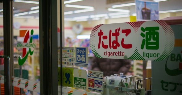 セブンはなぜ「ワンオペ」を検討？ 加盟店利益の減少で、苦肉の策 過去には“要塞レジ”実験も（3/5 ページ） - ITmedia ビジネスオンライン