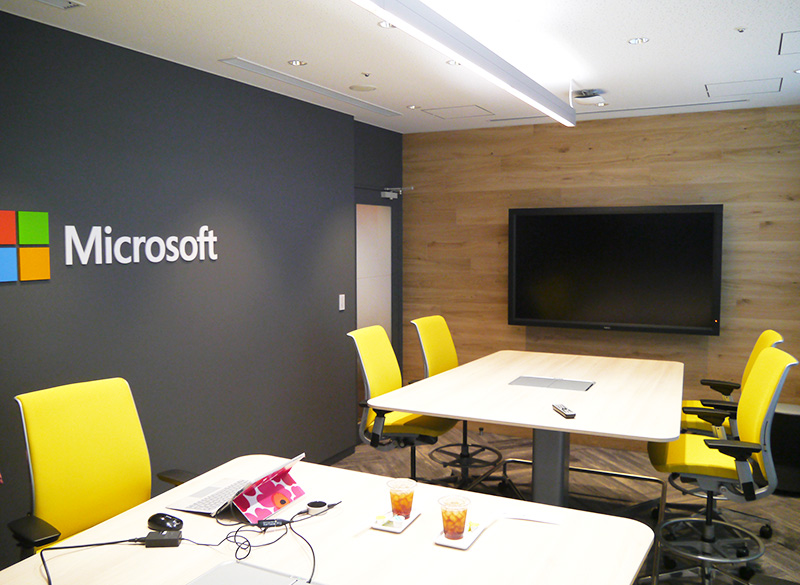 新たなデバイス×デザイン空間で働き方はどう変わる？ クリエイティブな「PR Room」の効果は：Microsoft Focus（1/2 ページ ...