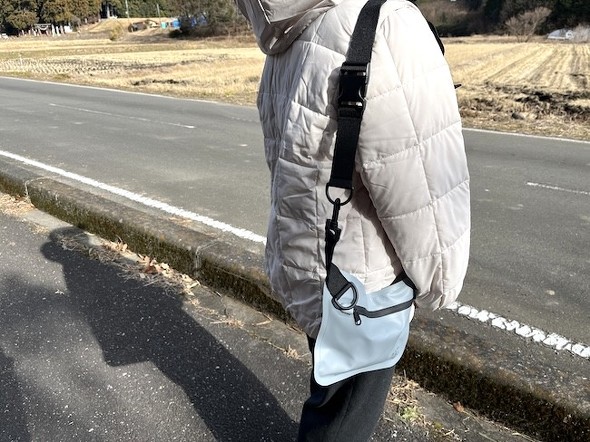 ワークマンで買った防水の「ZAT 3WAYサコッシュ」を使ってみた アウトドアや旅行に使える高コスパアイテム（1/2 ページ） - Fav-Log by ITmedia