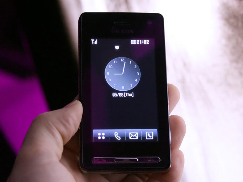 PRADA PhoneとNokia N95に思うこと：神尾寿の時事日想（1/2 ページ） - ITmedia ビジネスオンライン