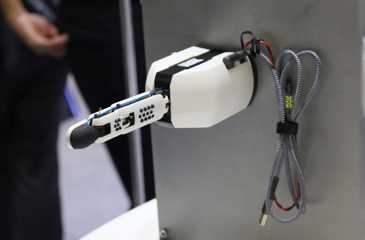 “人の指”でロボットを器用に、NSKがフィンガーモジュールや屋外走行ロボを訴求：2023国際ロボット展（2/2 ページ） - MONOist