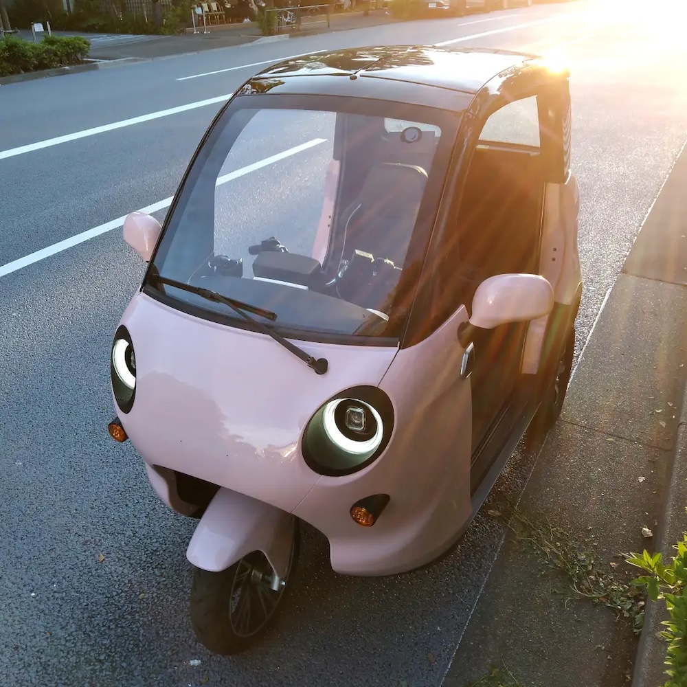 フレキシブル太陽電池を備えたEV三輪車の実証実験を開始：電動化 - MONOist