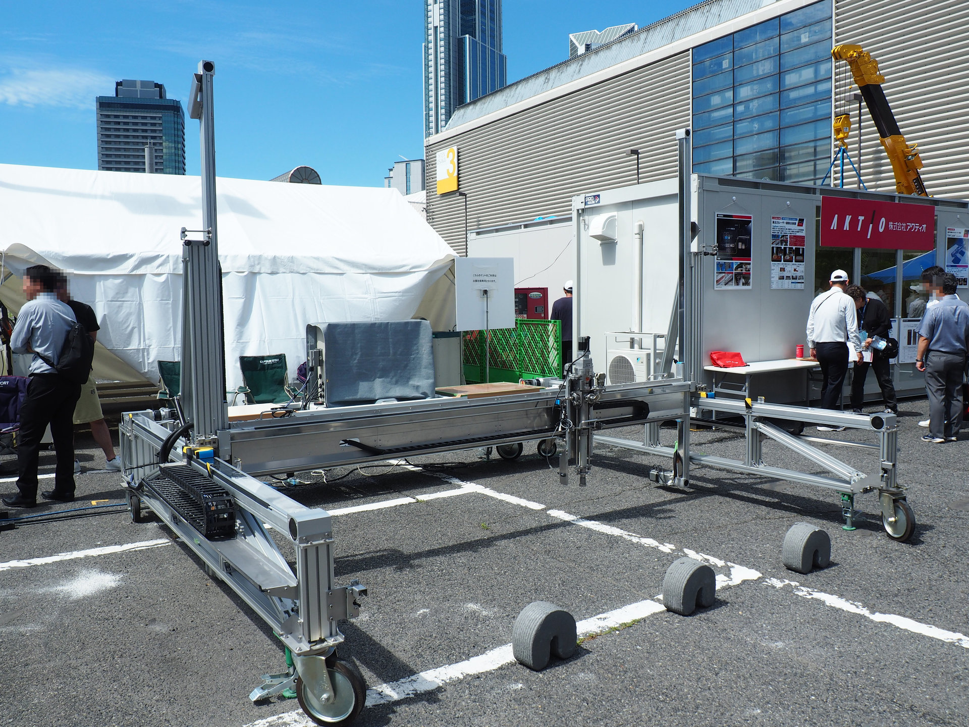 Polyuseが量産コンクリート3Dプリンタを初公開 施工現場での設置はわずか5分：第4回 建設DX展[大阪]（1/2 ページ） - MONOist