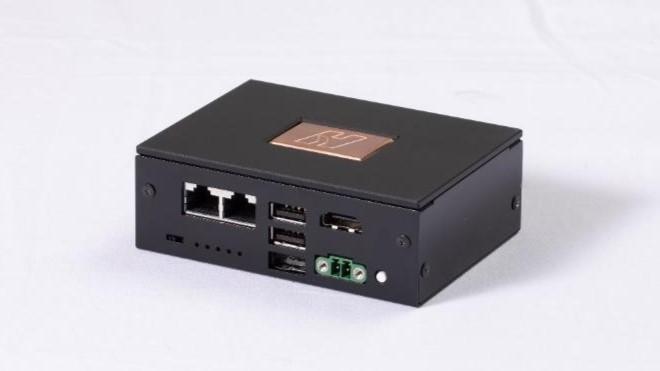 AI処理も可能な手のひらサイズの小型産業用PCを発表：エッジコンピューティング - MONOist