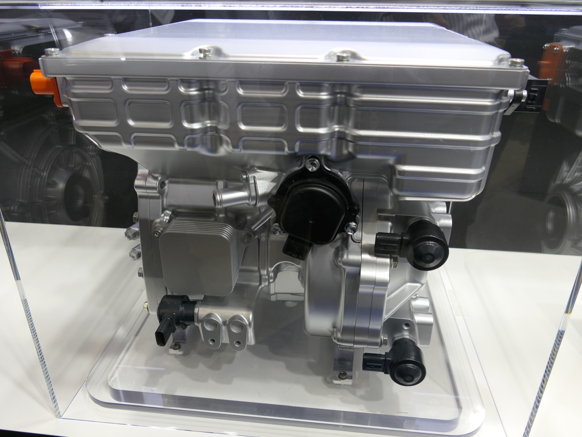 アイシンが9つの機能を統合した9in1の電動ユニットを披露、占有スペースは6割減：人とくるまのテクノロジー展2025 - MONOist