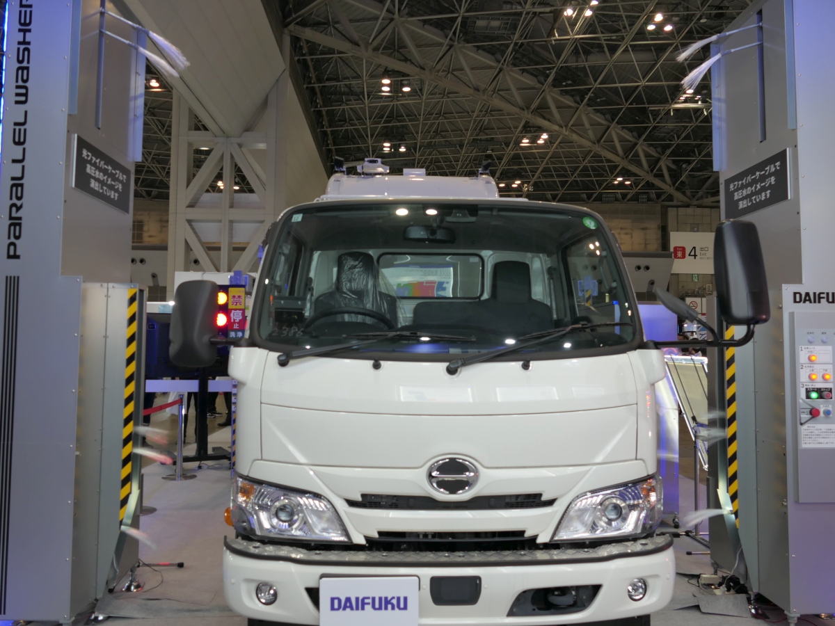 ごみ収集車の中から外まで丸洗い、ダイフクが自動洗浄システムを提案 (l_sp_250609daifuku_03.jpg) - MONOist