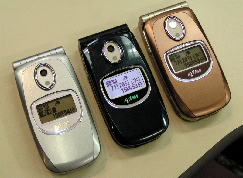 今度の「らくらくホン」はFOMAでカメラ付き - ITmedia Mobile