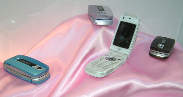 渋谷で“N”のイベント、「N901iC」も参考出展 - ITmedia Mobile