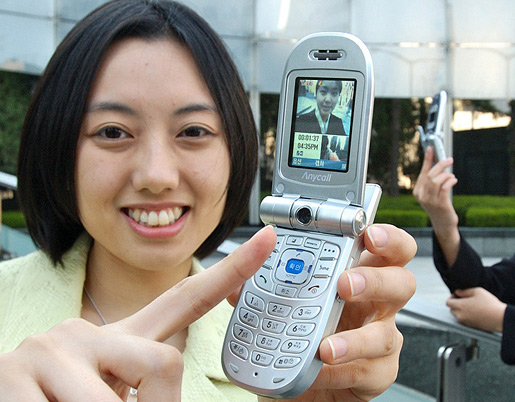 韓国でW-CDMA／CDMA2000のデュアル端末「SCH-W120」登場 - ITmedia Mobile