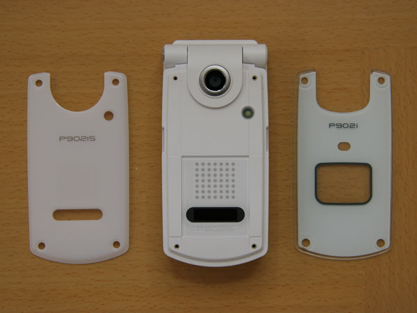 「P902i」のカスジャケは流用できるか──「P902iS」：夏モデルの“ここ”が知りたい「P902iS」編（1） - ITmedia Mobile