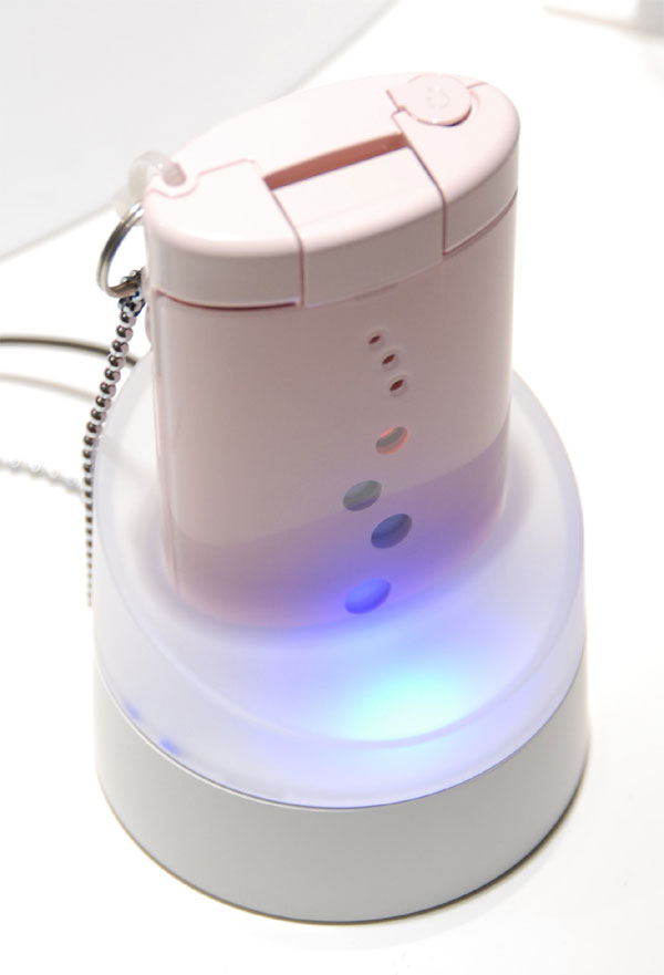 写真で解説する「N702iS」 - ITmedia Mobile