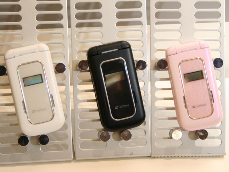 写真で解説する「810T」 - ITmedia Mobile