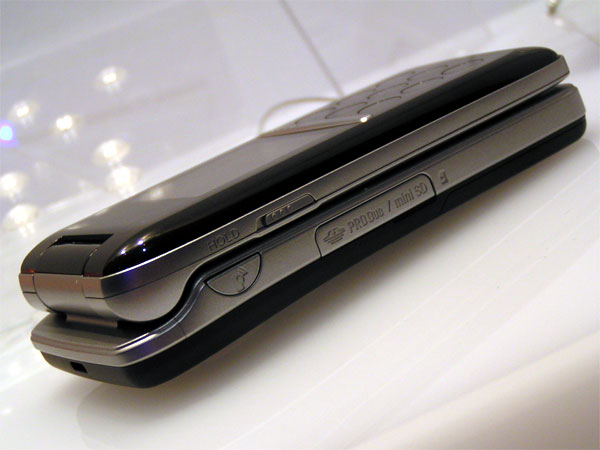 写真で解説する「SO903i」 - ITmedia Mobile