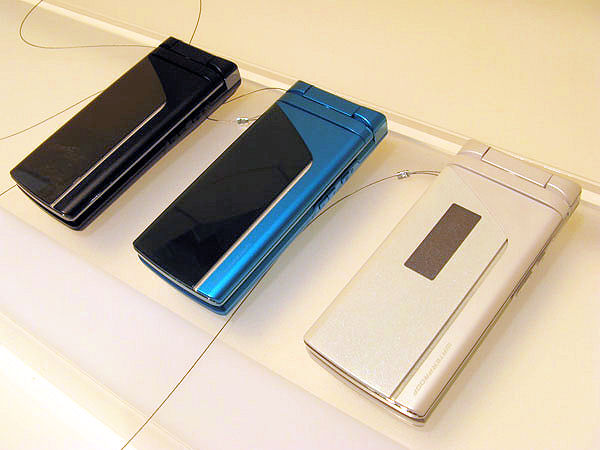 写真で解説する「F-01B」（1/2 ページ） - ITmedia Mobile