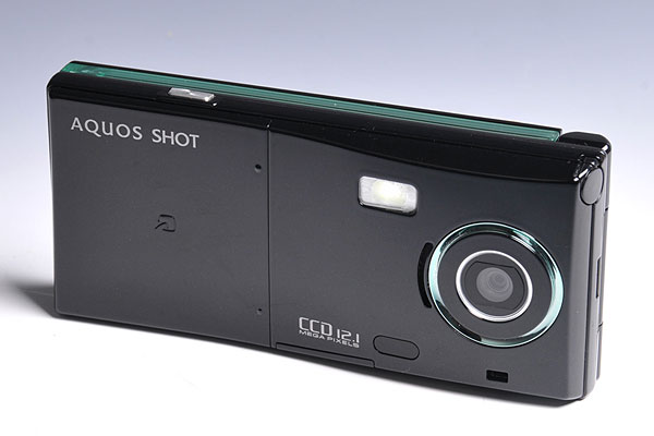 “遊べる”機能も盛りだくさん――AQUOS SHOT「SH-01B」の1210万画素CCDカメラ：荻窪圭のケータイカメラでこう遊べ（PR特別編 ...