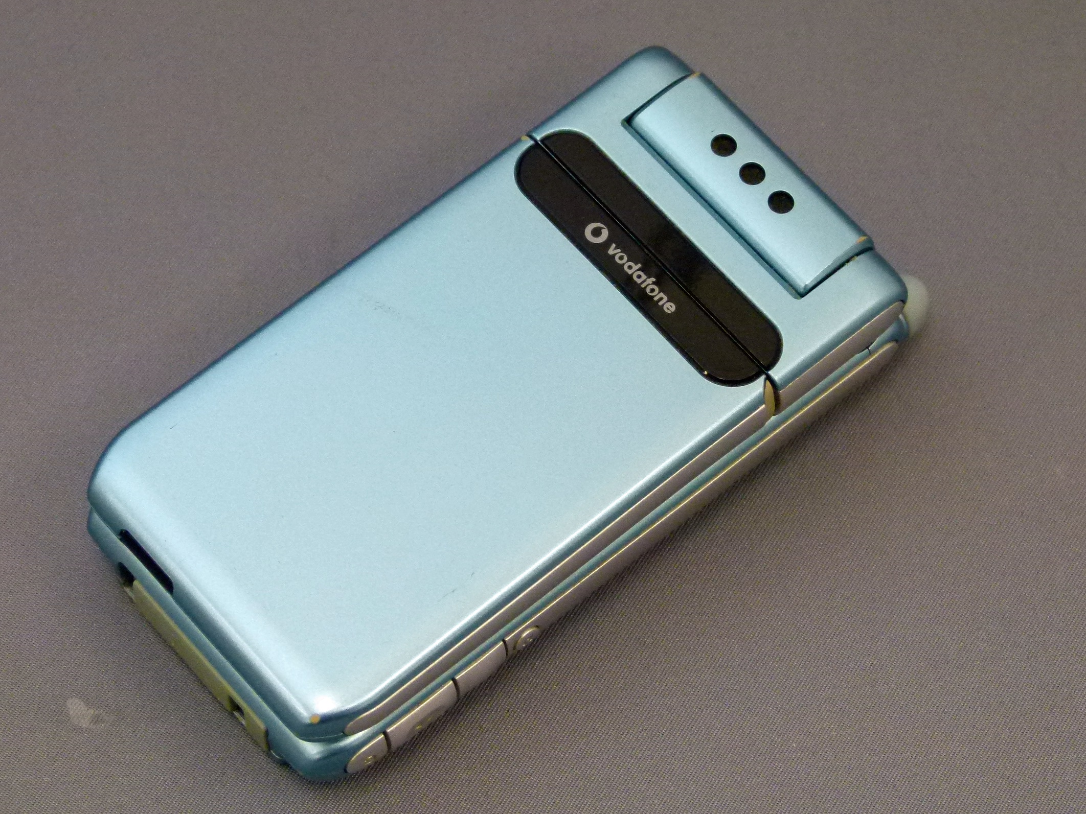 日本初！ 振って操作できるケータイ「V603SH」（懐かしのケータイ） - ITmedia Mobile