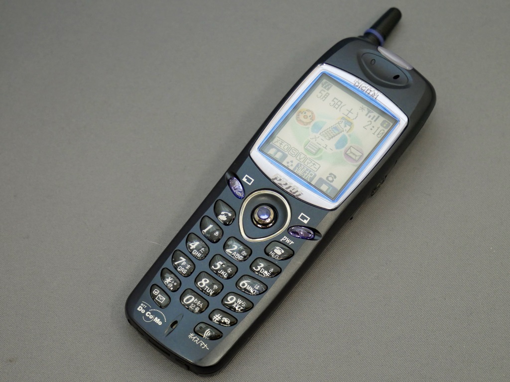 iモードケータイ最軽量の59gを実現！ 「mova P210i」（懐かしのケータイ） - ITmedia Mobile