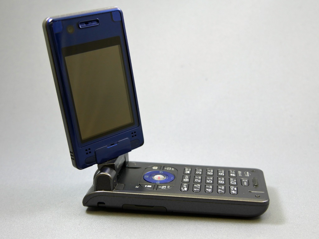 スポットAFや動画手ブレ補正に初対応したケータイ「FOMA SH901iS」（懐かしのケータイ） - ITmedia Mobile