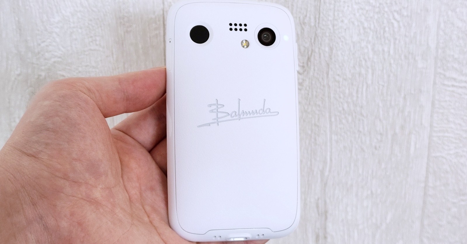 「BALMUDA Phone」の“石ころ”デザインは正解だったのか？ 11カ月使って分かったこと（1/2 ページ） - ITmedia Mobile
