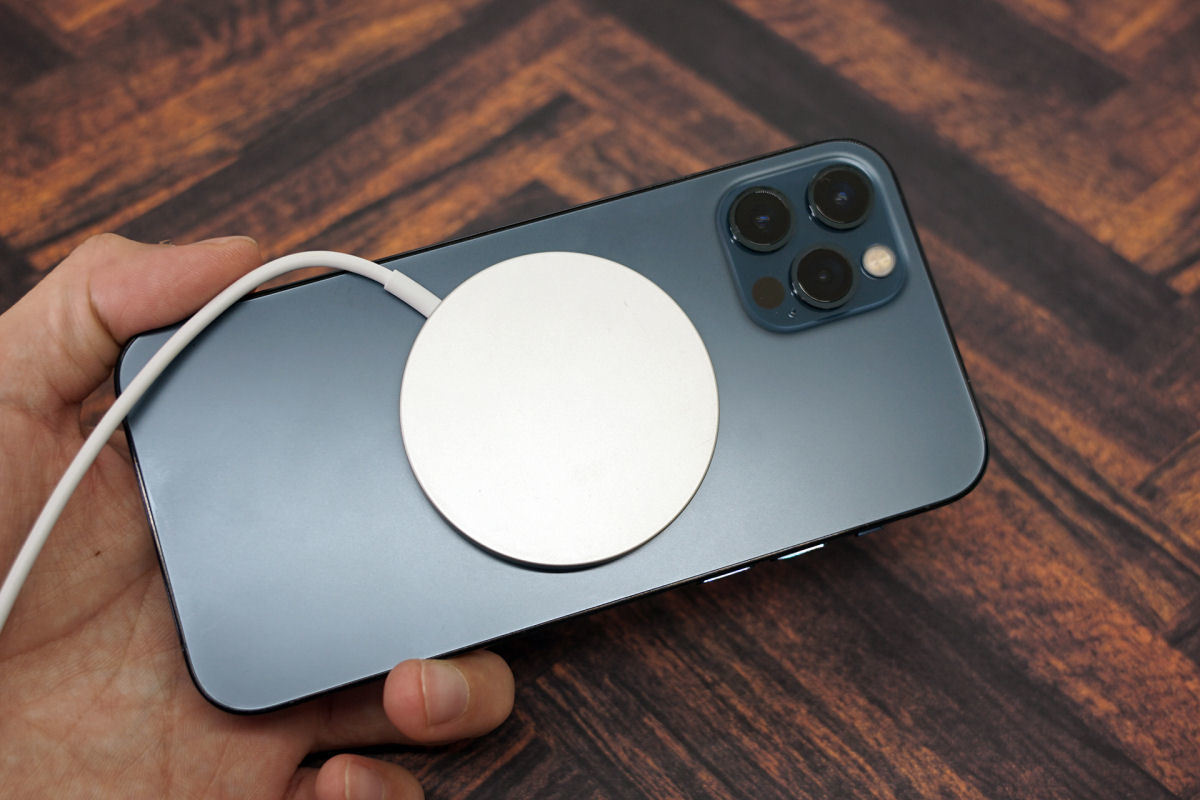 新ワイヤレス充電規格「Qi2」発表、AndroidスマホのMagSafe対応が実現へ - ITmedia Mobile