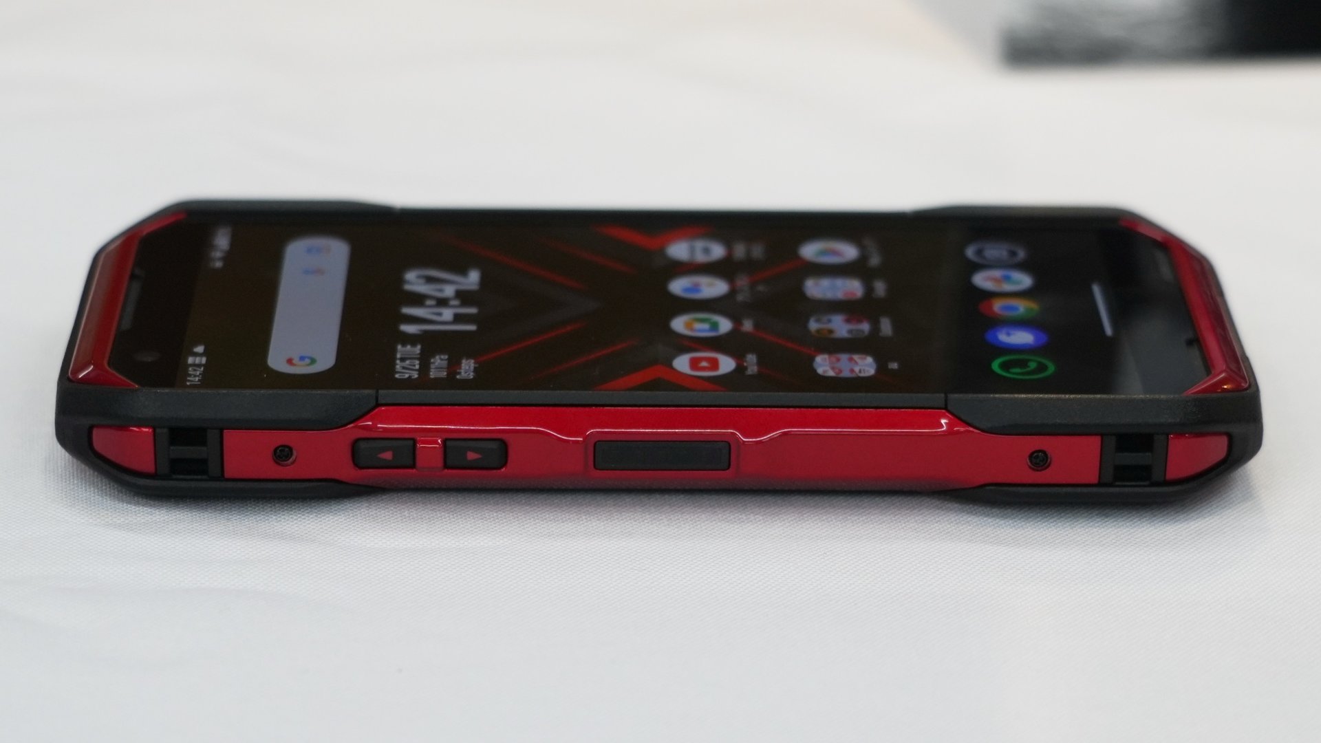 auが「TORQUE G06」発表、9万円台の高耐久スマホ 2年ぶりの新モデルは何が最強？ (l_rk1640414_TORQUEG06-07 ...