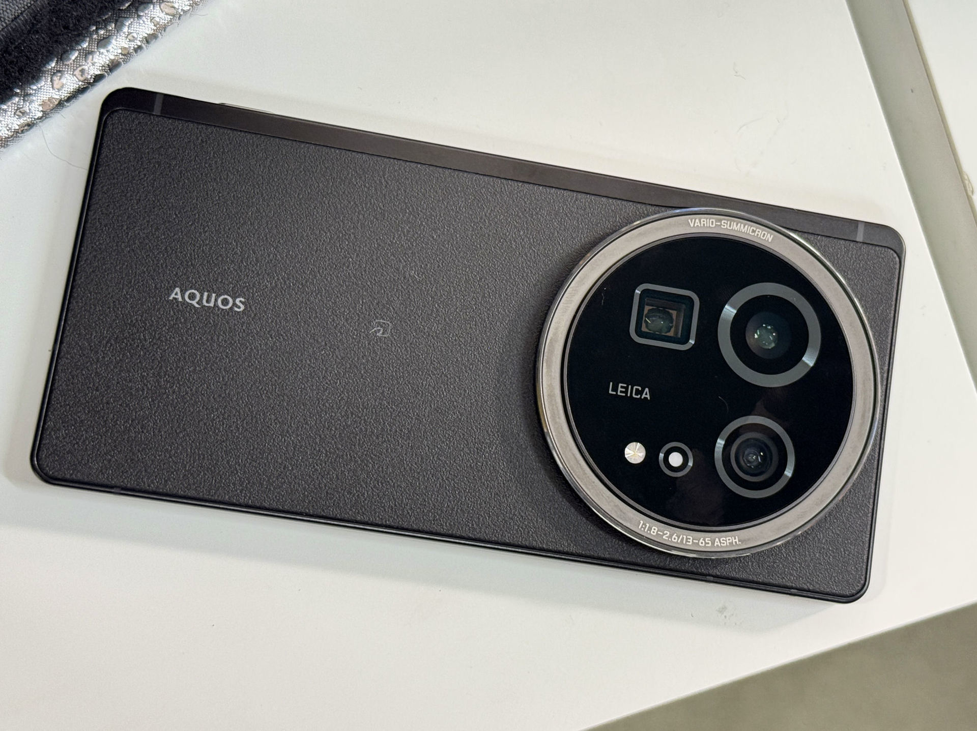 ドコモ、「AQUOS R9 pro」を12月5日に発売 一括21万1970円、約2年後の返却で11万6930円 - ITmedia Mobile