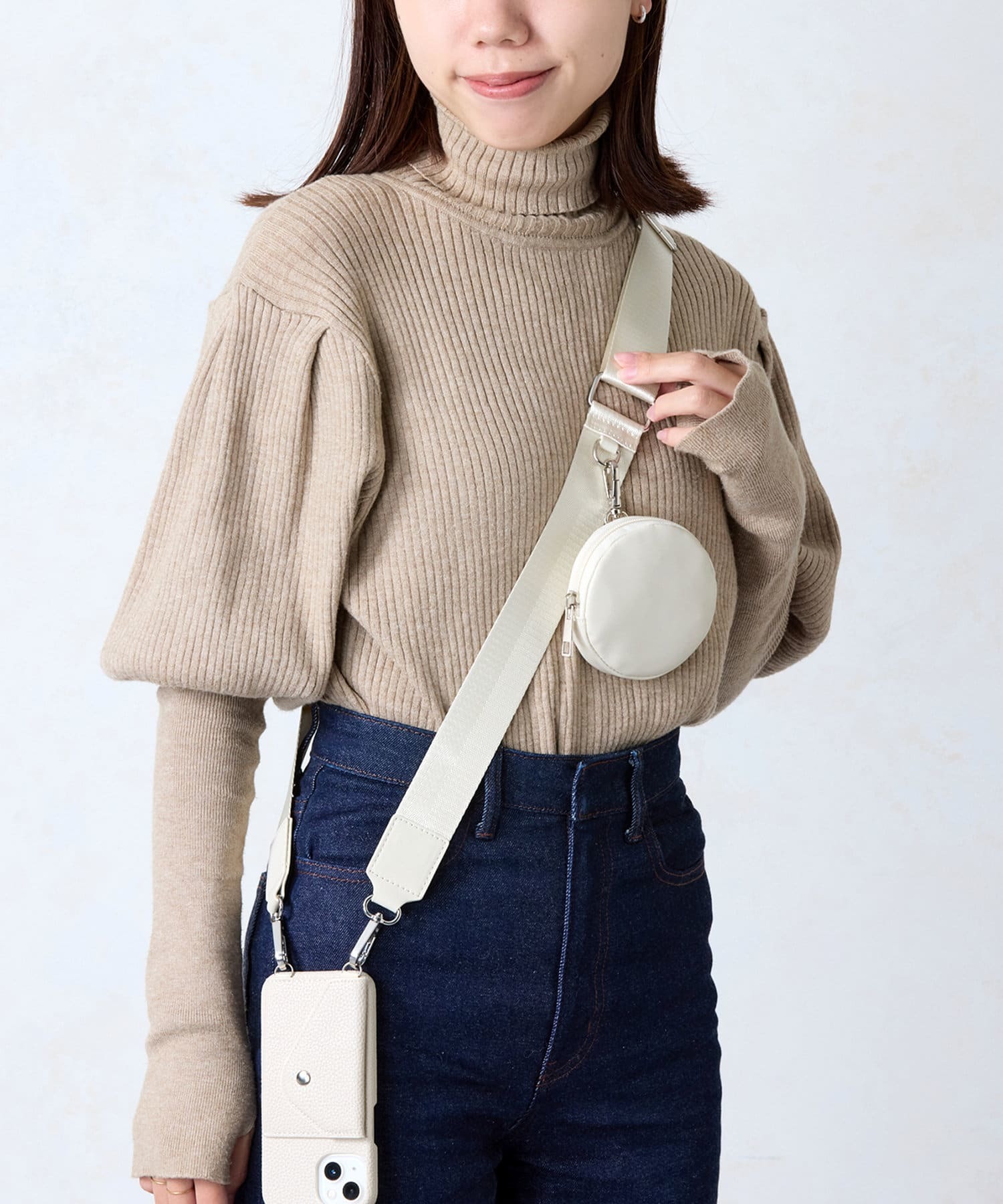 1100円の「ポーチ付きナイロンスマホショルダー」 小銭もササッと取り出せる【3COINS】：100均ガジェットPick Up - ITmedia Mobile