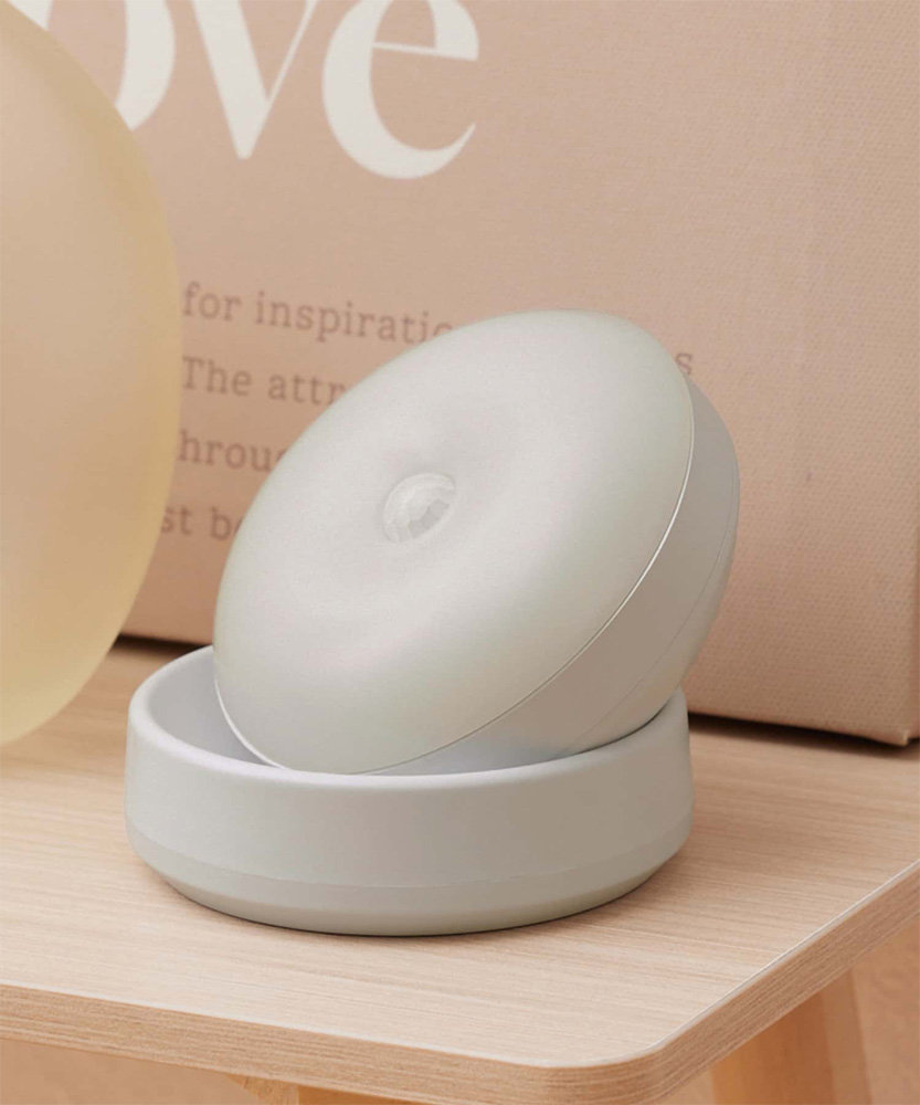 880円の「人感センサーライト」 マグネット搭載で簡易的な懐中電灯にもなる【3COINS】：100均ガジェットPick Up - ITmedia Mobile