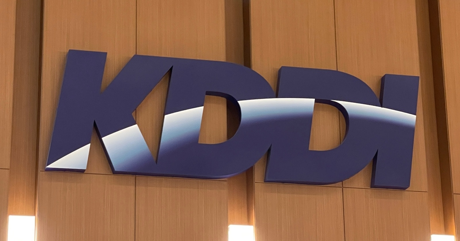 KDDI、コミケ106での通信品質向上 基地局を増やして「ずっと、もっと、つなぐぞ」と本気の対策 - ITmedia Mobile