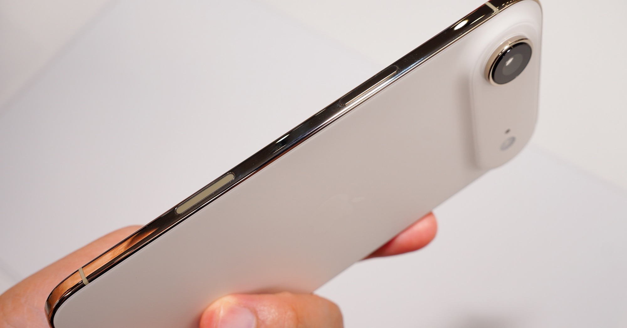 「iPhone Air」の実機に触れた！ 厚さ5mm台の衝撃、165gの軽さは“感覚がバグる” 「iPhone 17」も合わせて現地レポート（1/2 ページ） - ITmedia Mobile