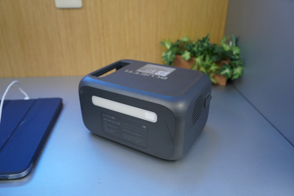 BLUETTI、飛行機内にも持ち込めるポータブル電源「AORA 10」を発表 「家庭の“動くコンセント”に」 - ITmedia Mobile