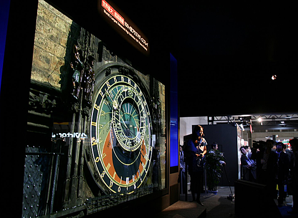 150型の世界最大PDP 松下、国内初披露：Display 2008 - ITmedia NEWS