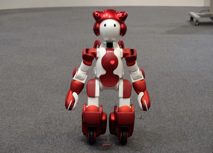 日立が2足型ロボット「EMIEW3」発表 「Pepper」とどう差別化？ - ITmedia NEWS