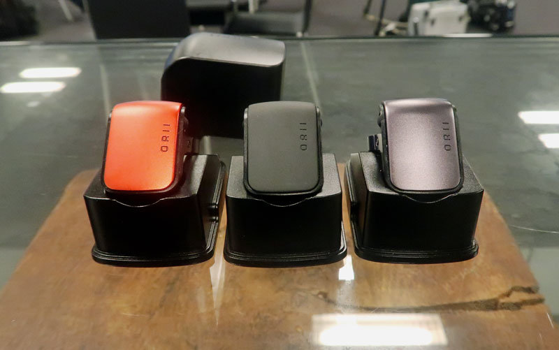 「視覚障害者の父のために」 耳に指を当てて通話できる指輪型デバイス「ORII」発売 - ITmedia NEWS