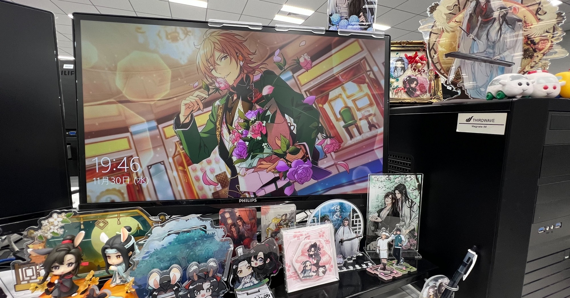 「DLsite」に携わるみんなのデスク環境 机の上には“推し”多数？：IT企業デスクツアー（3/5 ページ） - ITmedia NEWS