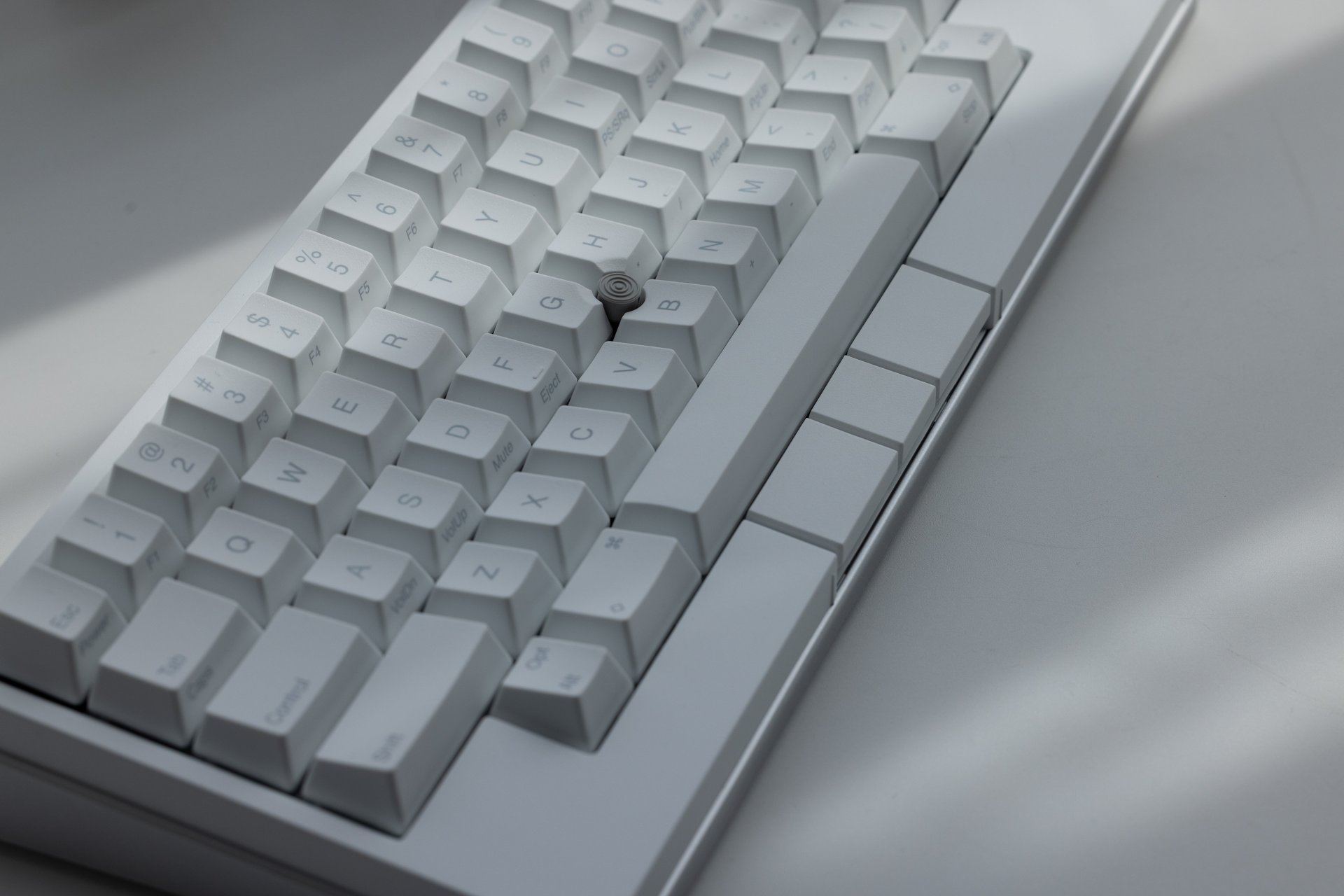 「HHKB Studio」に真っ白な「雪色」登場 - ITmedia NEWS