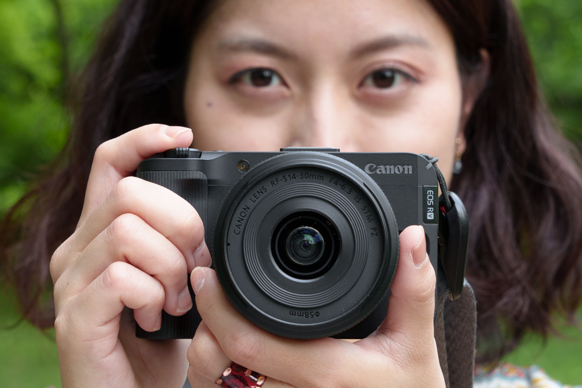 キヤノン「EOS 50R V」は動画に振り切ったミラーレス一眼だった 「Powershot V1」とどっちを選ぶ？：荻窪圭のデジカメレビュープラス（8/8 ページ） - ITmedia NEWS