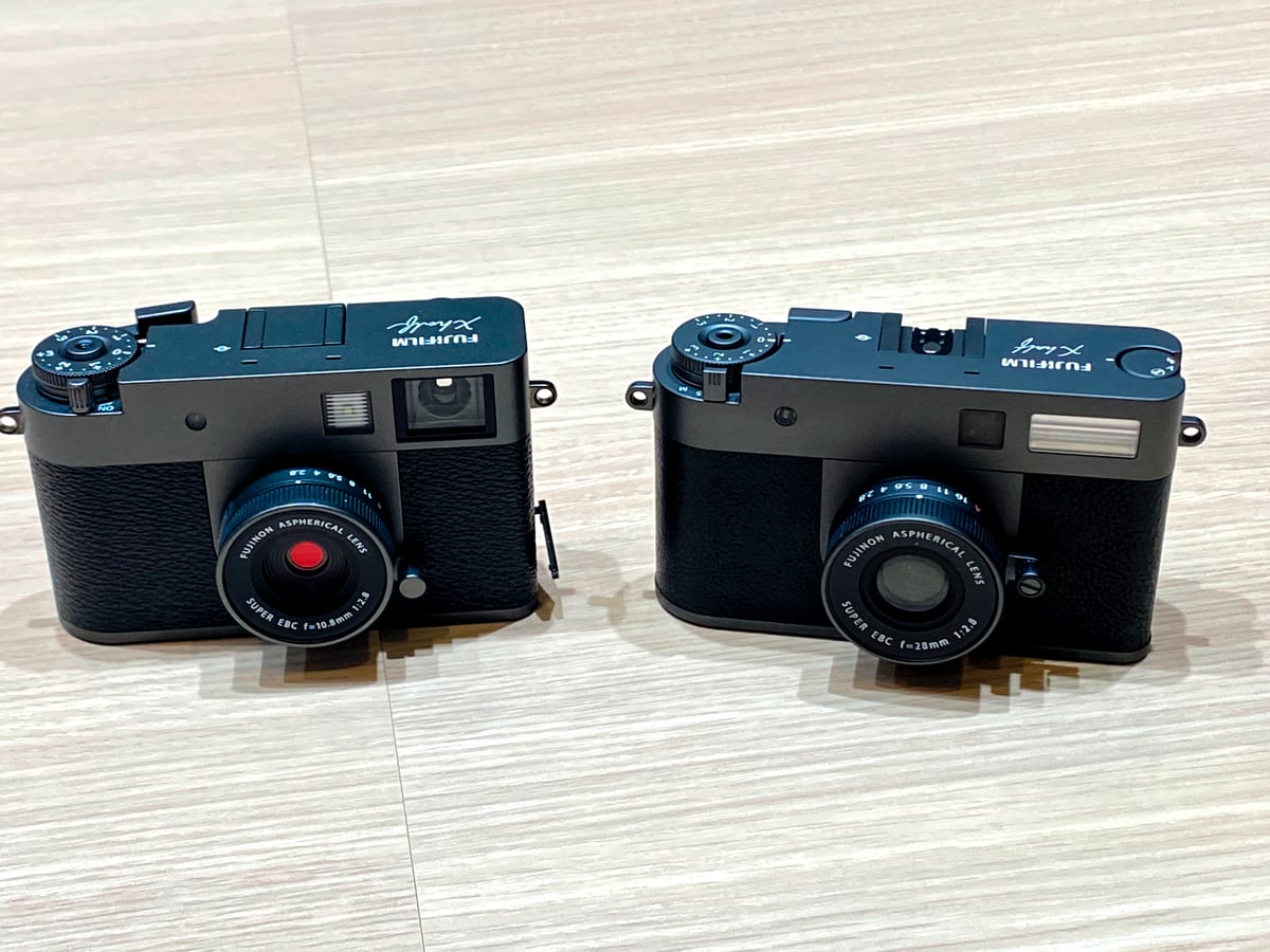 銀塩カメラ的“縛り“もオジさん達に大ウケの富士フイルム「X half」 きっかけは入社2年目の若いデザイナーだった：分かりにくいけれど面白い ...