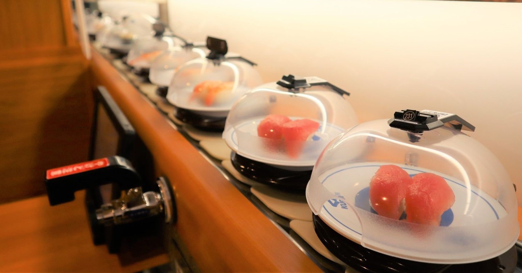 くら寿司、SNSの“しょうゆぺろぺろ動画”に声明 「すでに特定済み」 “迷惑行為を把握する環境”も構築済み - ITmedia NEWS