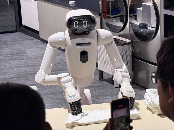 「CES」にあふれる人型ロボ――中国メーカーが数で圧倒するも、Boston Dynamicsが本物と感じたワケ（2/3 ページ ...