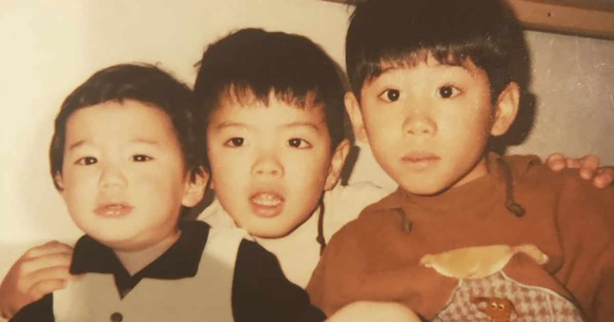 ワンオクTaka、マイファスHiroとの3兄弟ショット公開 レアな幼少期の1枚に「いやぁぁぁかわいいー」「全然変わってない」（2/2 ページ） - ねとらぼ