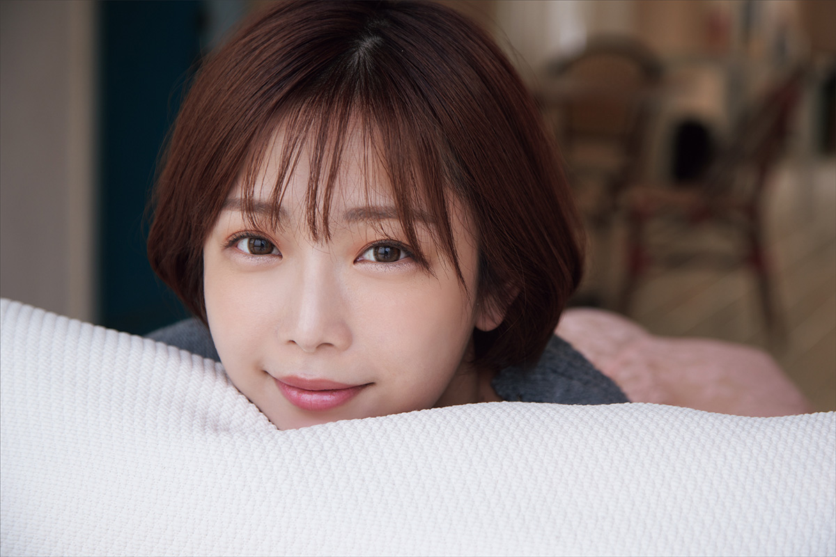 紗倉まな、8年ぶりの新作写真集発売 「ヌード写真集ではありますが、女性の方にもたくさんご覧いただけたら嬉しい」 (l_shoei_sakura005.jpg) - ねとらぼ