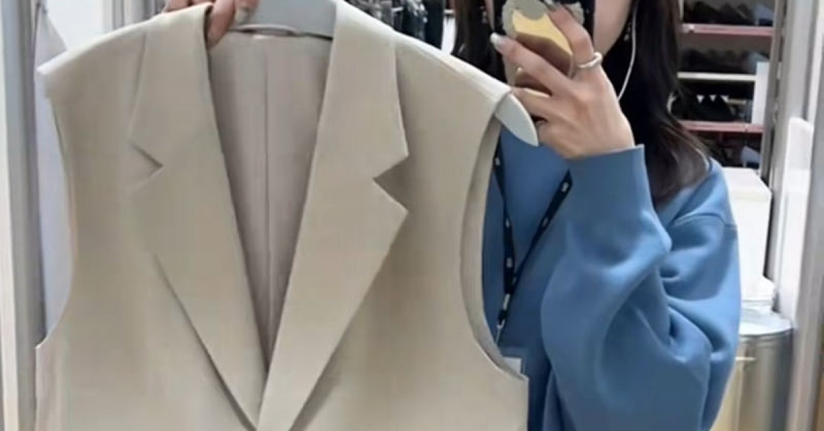 GUの“3990円ベスト”がコスパ良い！ グレーやブラックなど3色でいろんなシーンに対応できそう（1/3 ページ） - ねとらぼ