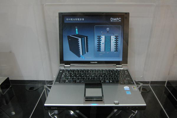 メタノールで駆動する「dynabook SS」が展示：WPC TOKYO 2006 - ITmedia PC USER