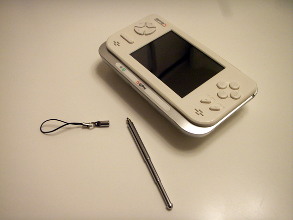 ついに解禁！ 大人のオモチャ「GP2X-F200」の遊び方：GP2Xで遊ぼう！番外編（1/2 ページ） - ITmedia PC USER