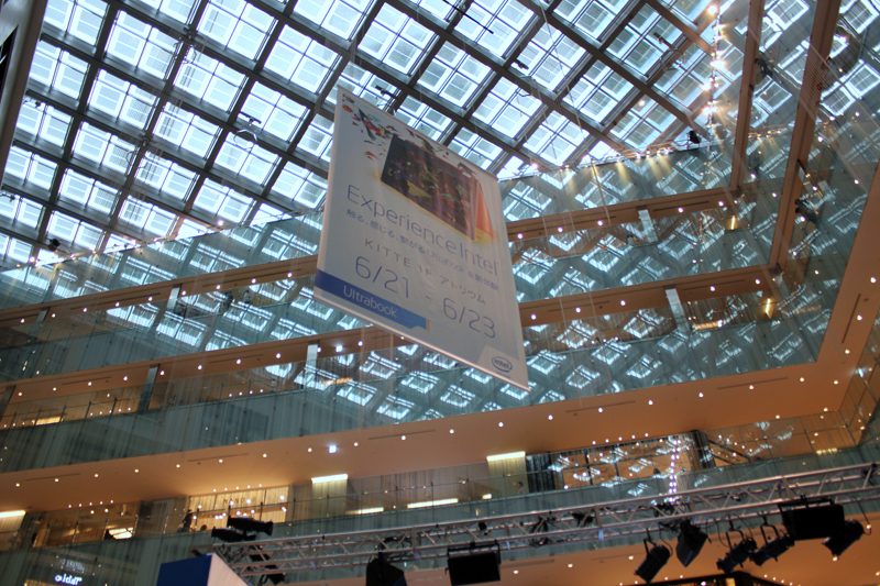 “2-in-1”Ultrabookでインテルを体験してほしい――「Experience Intel. Look Inside」：東京・丸の内に ...