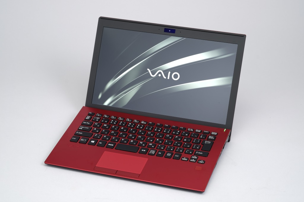 落ち着いたカッコ良さがまぶしいっ……!! 写真と文章で解説する「VAIO S11 | RED EDITION」（1/2 ページ ...